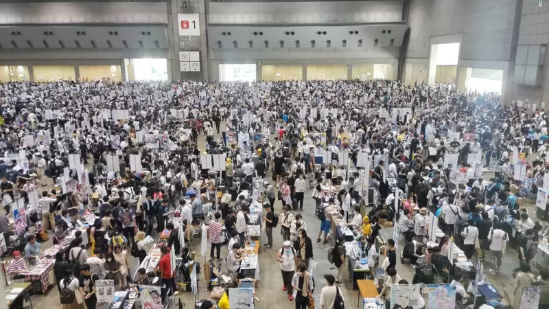 《這麼多人買本本為什麼會少子化》看到Comiket盛況有感而發 活用參加者的 液就能救日本？ | 宅宅新聞