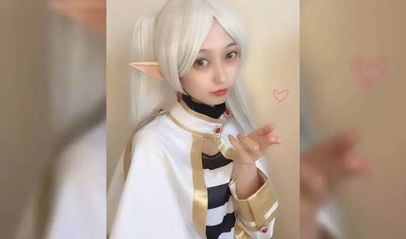 TBS主播《佐佐木舞音》宅cos「葬送的芙莉蓮」主角，可愛還原作品中的飛吻橋段 | 宅宅新聞