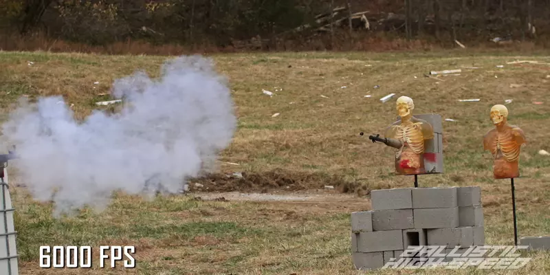 《火箭筒打到人會怎樣》用橡膠人體模型進行實驗，結果就是炸完之後什麼都沒剩下... | 宅宅新聞